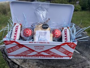 Tunnock's Caramel Wafer Metal Tin with Scottish Treats - Donnie's ...